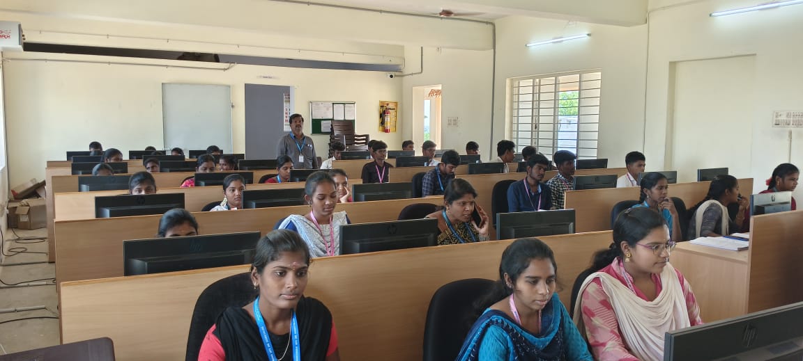 Computer Lab – Arulmigu Arthanareeswarar Arts and Science College,Tiruchengode