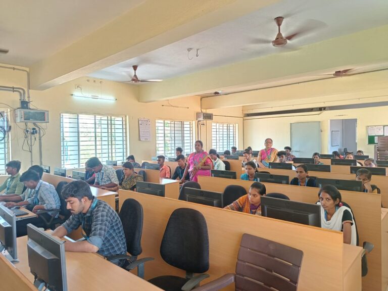 Computer Lab – Arulmigu Arthanareeswarar Arts and Science College,Tiruchengode